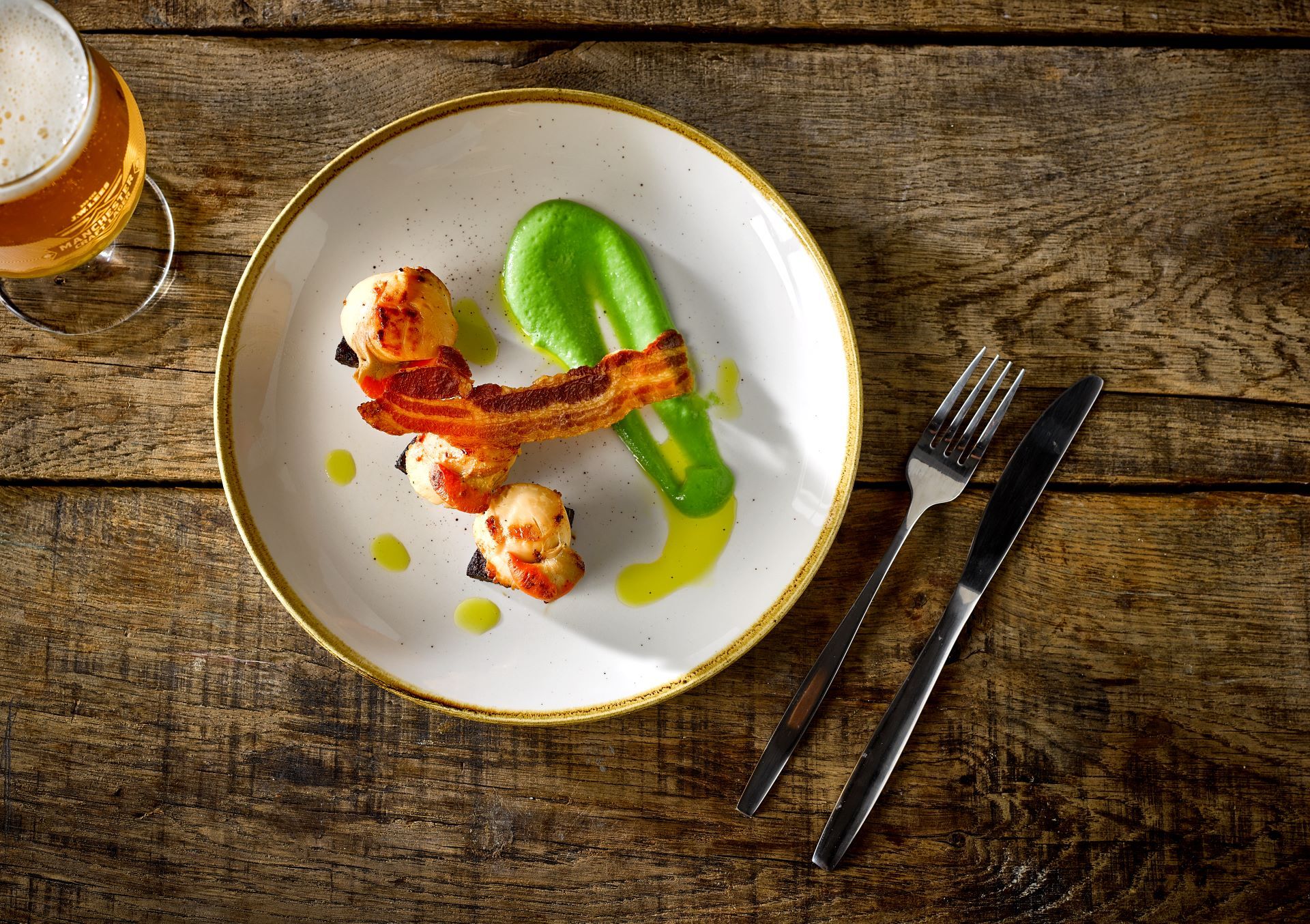 The Anglesey Arms. Family friendly pub and hotel in Anglesey