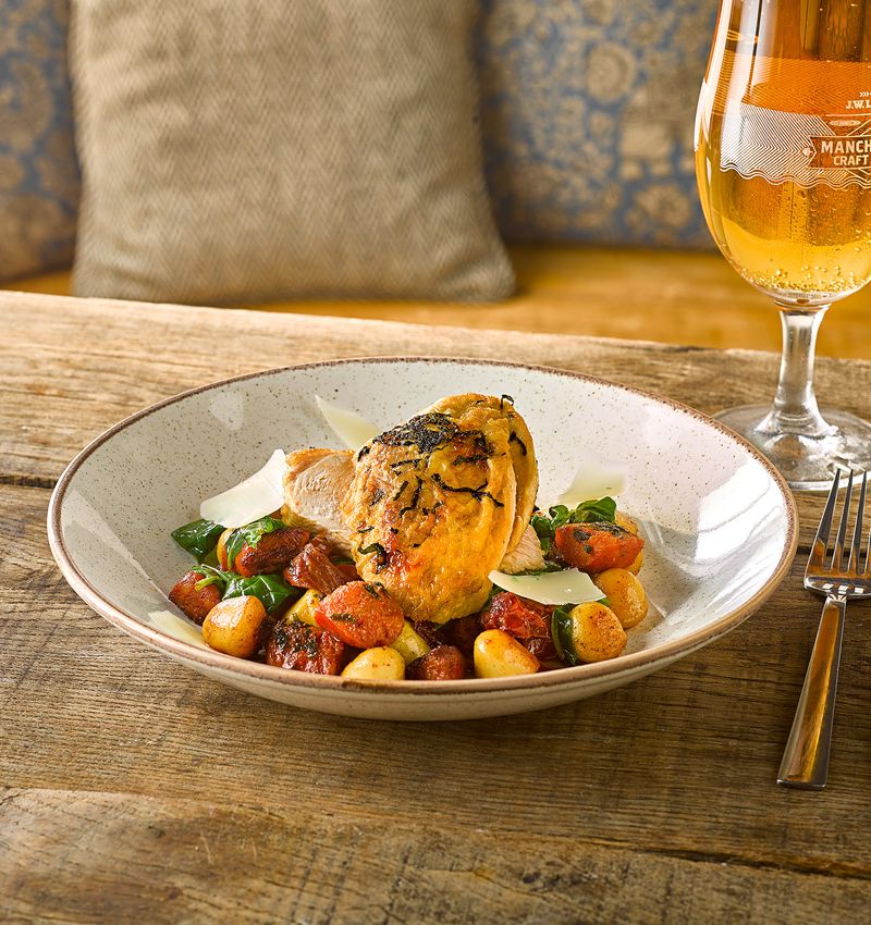 The Anglesey Arms. Family friendly pub and hotel in Anglesey