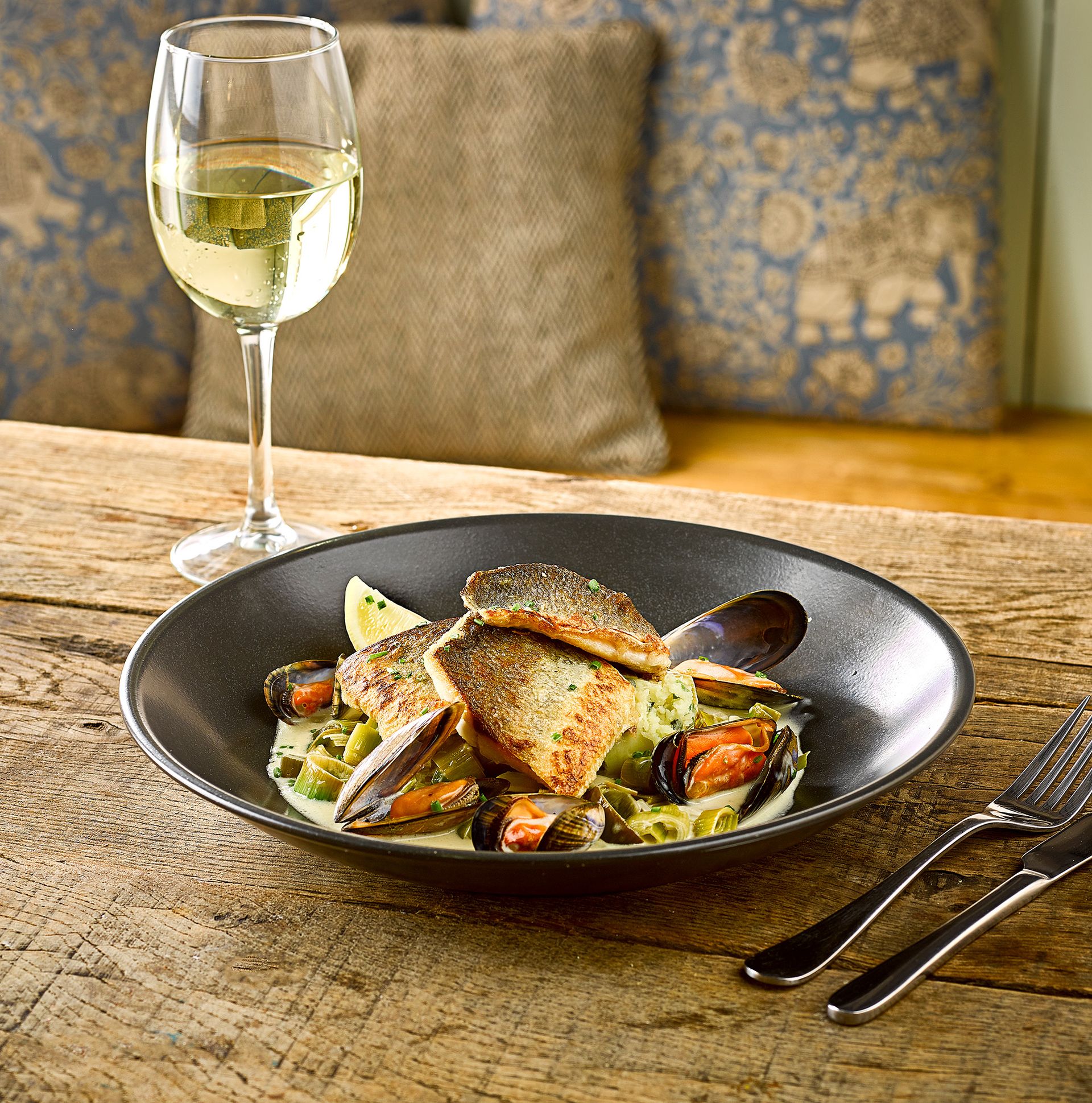 The Anglesey Arms. Family friendly pub and hotel in Anglesey